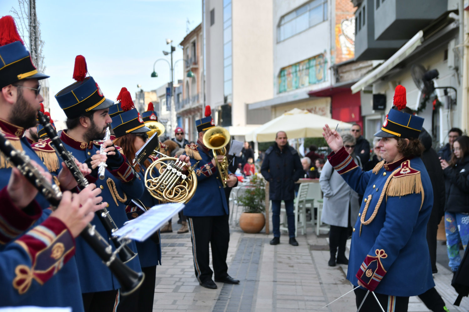 Λάρισα: Χριστουγεννιάτικα κάλαντα από τη Φιλαρμονική του Δήμου (φωτ ...