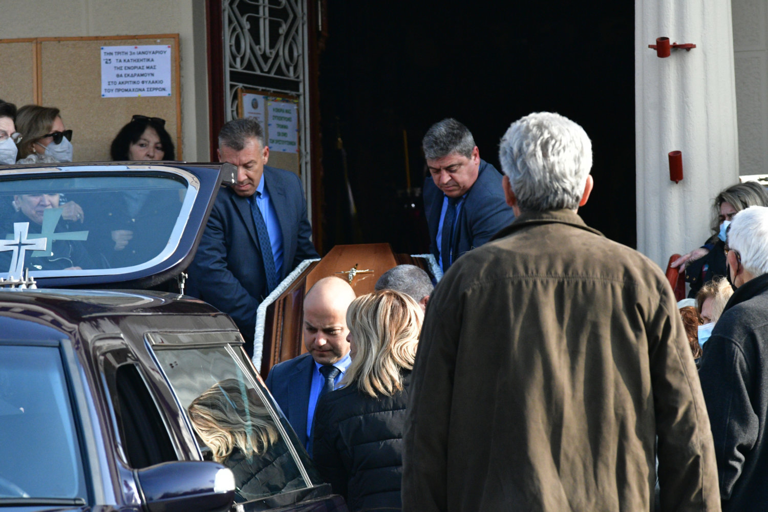 Λάρισα: Σπαρακτικό το ύστατο "χαίρε" στον Νίκο Χλόψιο (φωτ. & βίντεο ...