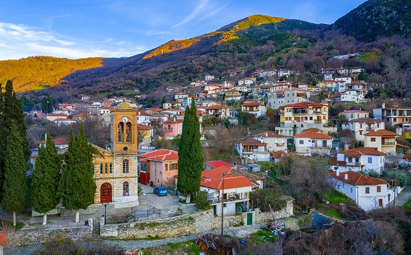 Αμπελάκια: Ο παραδοσιακός οικισμός στον Κίσσαβο που ταξιδεύει στο χρόνο ...