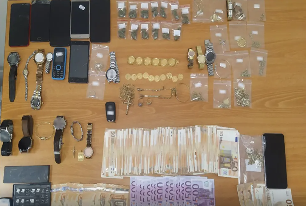Εξαρθρώθηκε εγκληματική οργάνωση που εξαπατούσε πολίτες μέσω αγγελιών ...