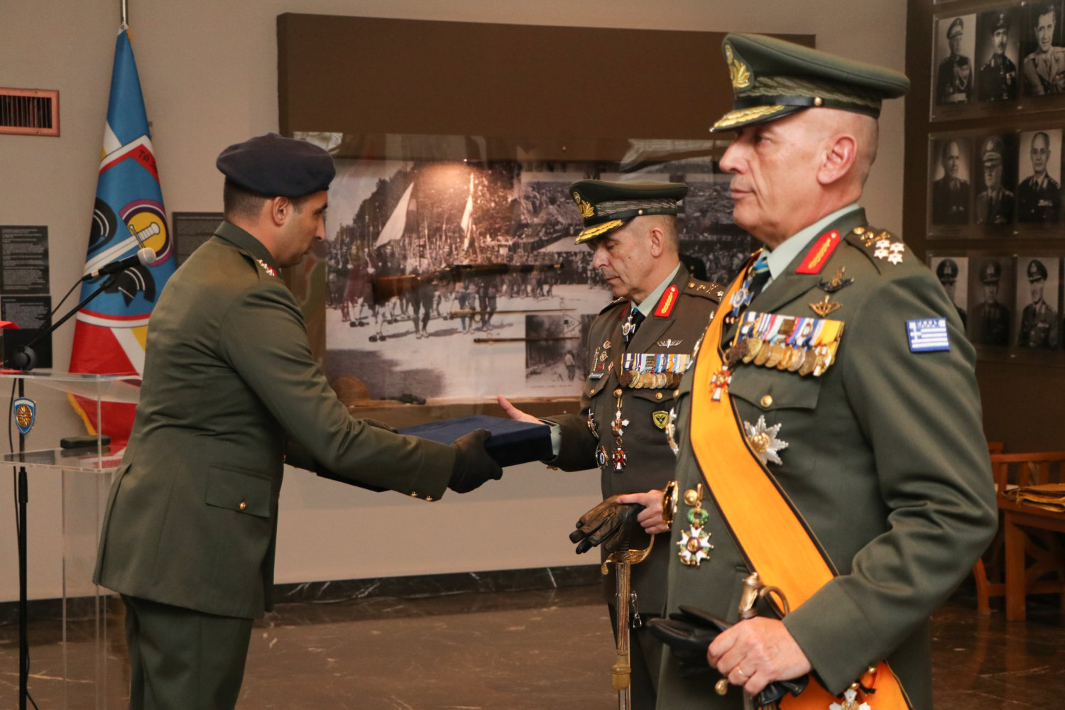 Εικόνες από την Τελετή Παράδοσης-Παραλαβής στην 1η Στρατιά - larissanet.gr