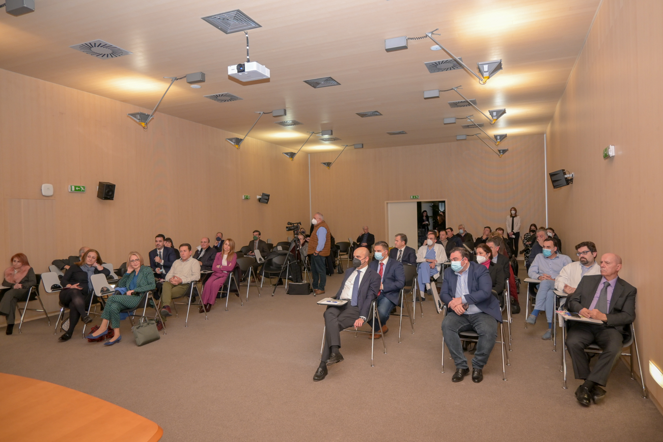 Οι γιατροί του ΙΑΣΩ Θεσσαλίας ενημέρωσαν το κοινό για τον καρκίνο του ...