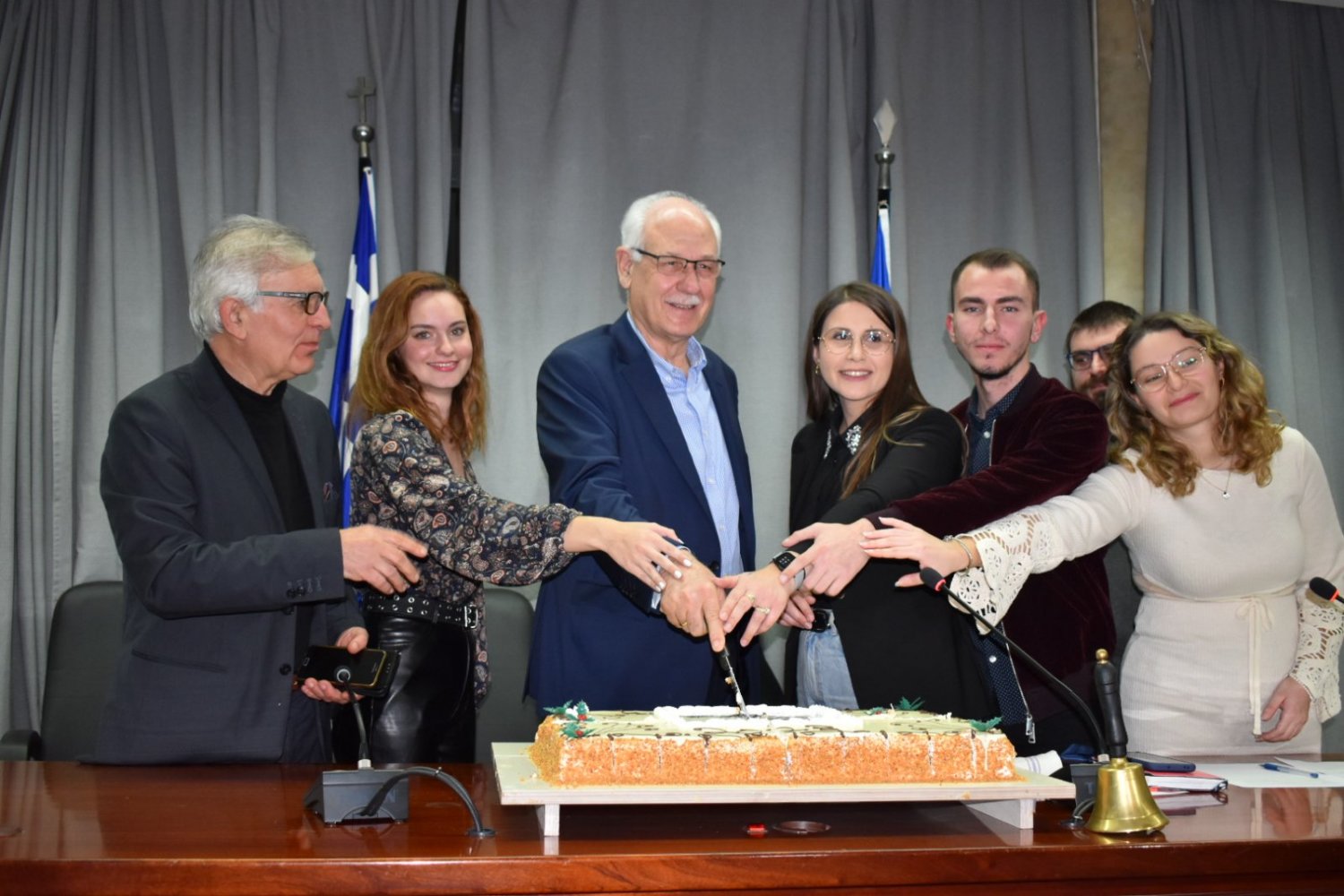 Εικόνες από την κοπή πίτας του Δημοτικού Συμβουλίου Νεολαίας Δ ...