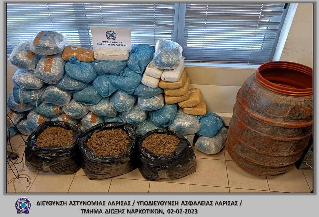 Λάρισα: Έθαψαν βαρέλια με 71 κιλά κάνναβης - Εντυπωσιακές εικόνες από ...