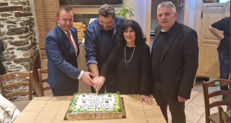 Η Άννα Βαγενά στην κοπή της πίτας της Οργάνωσης Μελών ΣΥΡΙΖΑ-ΠΣ στην ...
