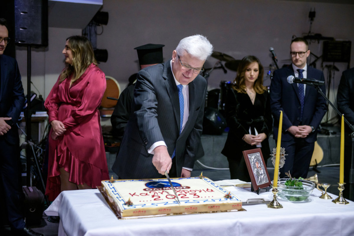Η "Ελληνικά Γαλακτοκομεία" έκοψε την πρωτοχρονιάτικη πίτα της - Μπόνους ...
