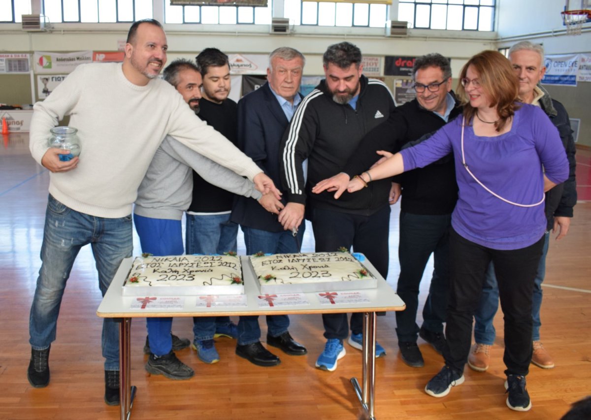 Έκοψε πίτα για το νέο έτος ο αθλητικός σύλλογος Νίκαια 2012 - larissanet.gr
