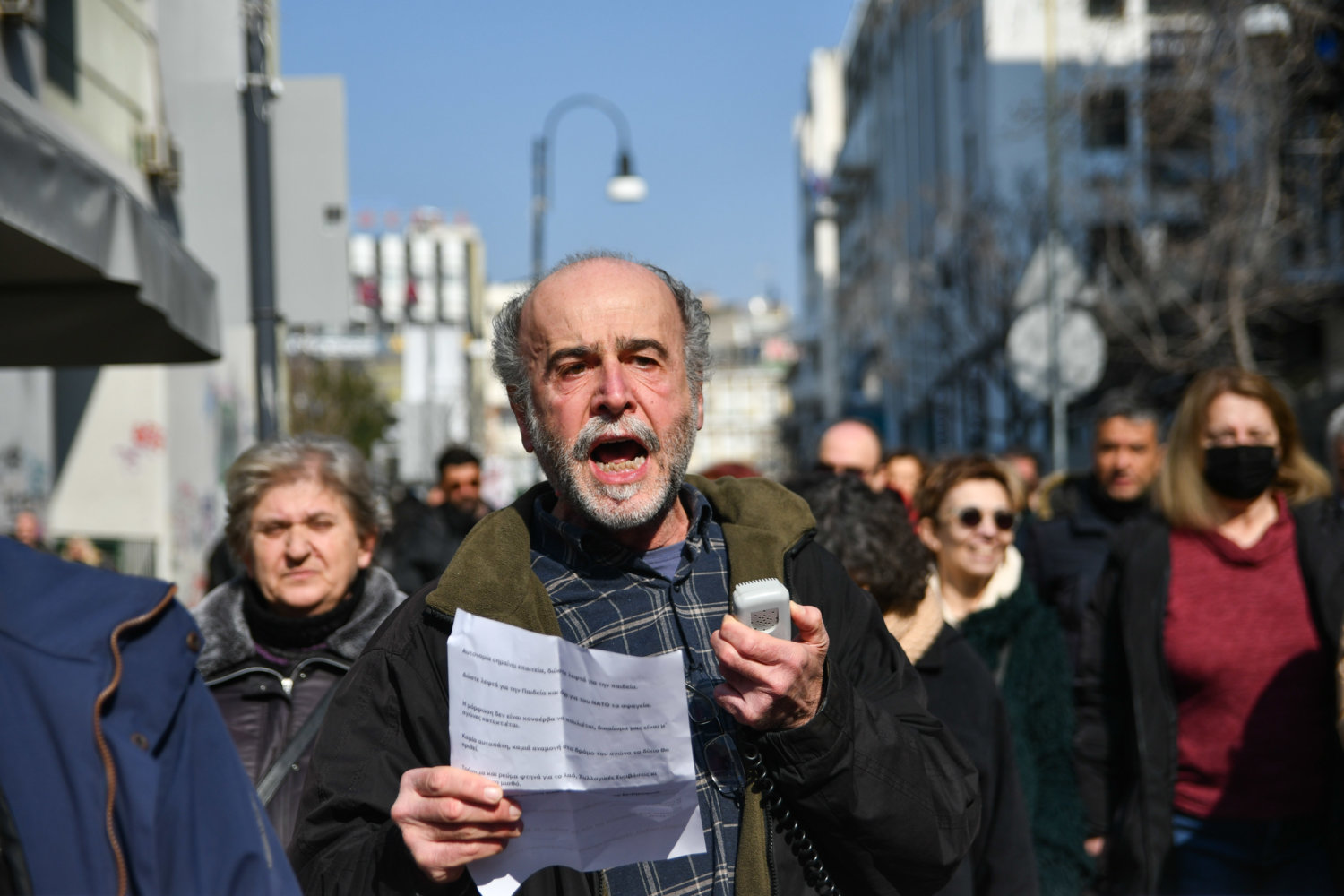 Εικόνες από τη δυναμική πορεία εκπαιδευτικών στο κέντρο της Λάρισας ...