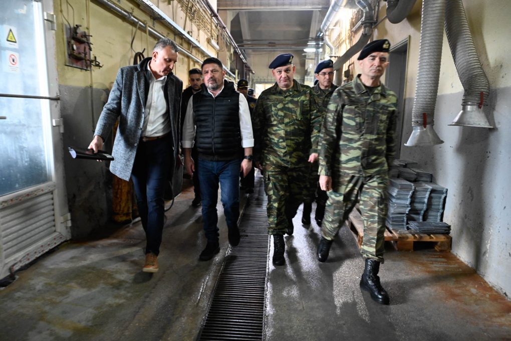 Επισκέψεις Χαρδαλιά στις έδρες των 303 και 304 ΠΕΒ στη Λάρισα και στο ...