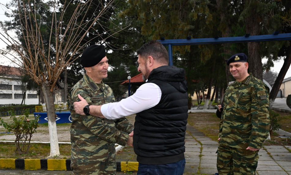Επισκέψεις Χαρδαλιά στις έδρες των 303 και 304 ΠΕΒ στη Λάρισα και στο ...
