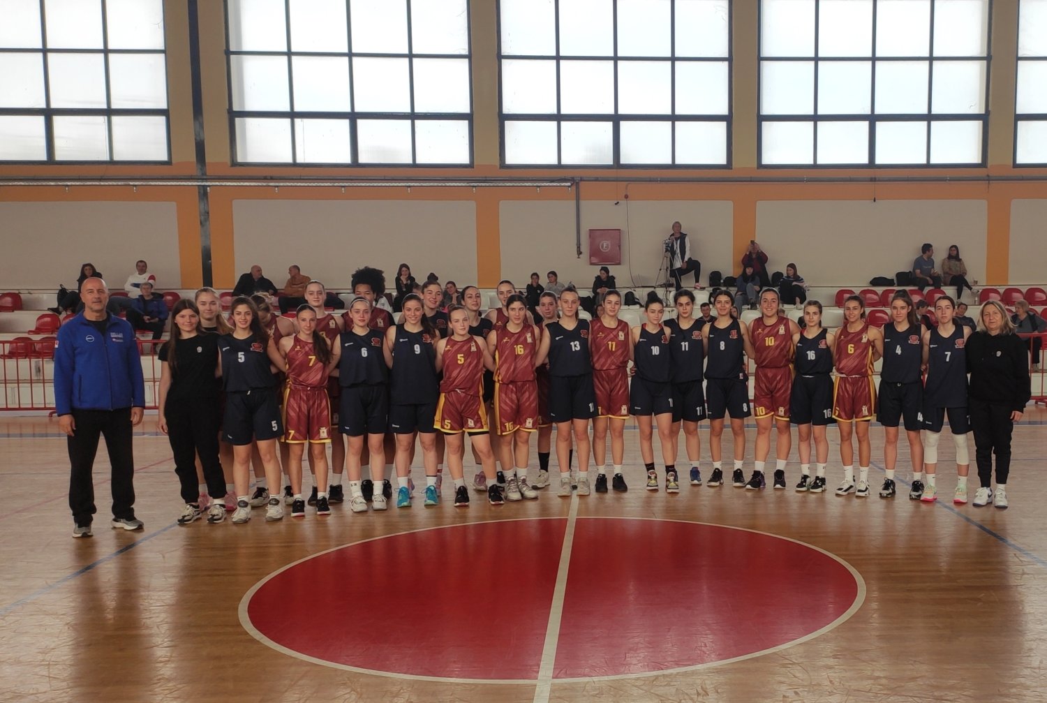 Όμορφο θέαμα από τις εμφανίσεις των Κοριτσιών της ΕΣΚΑΘ - larissanet.gr