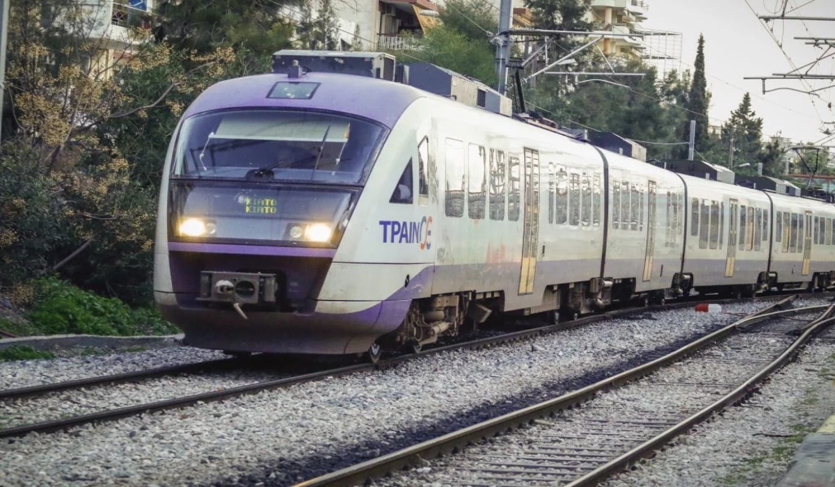 Προαστιακός: Η απάντηση της Hellenic Train για το βαγόνι που γέμισε ...