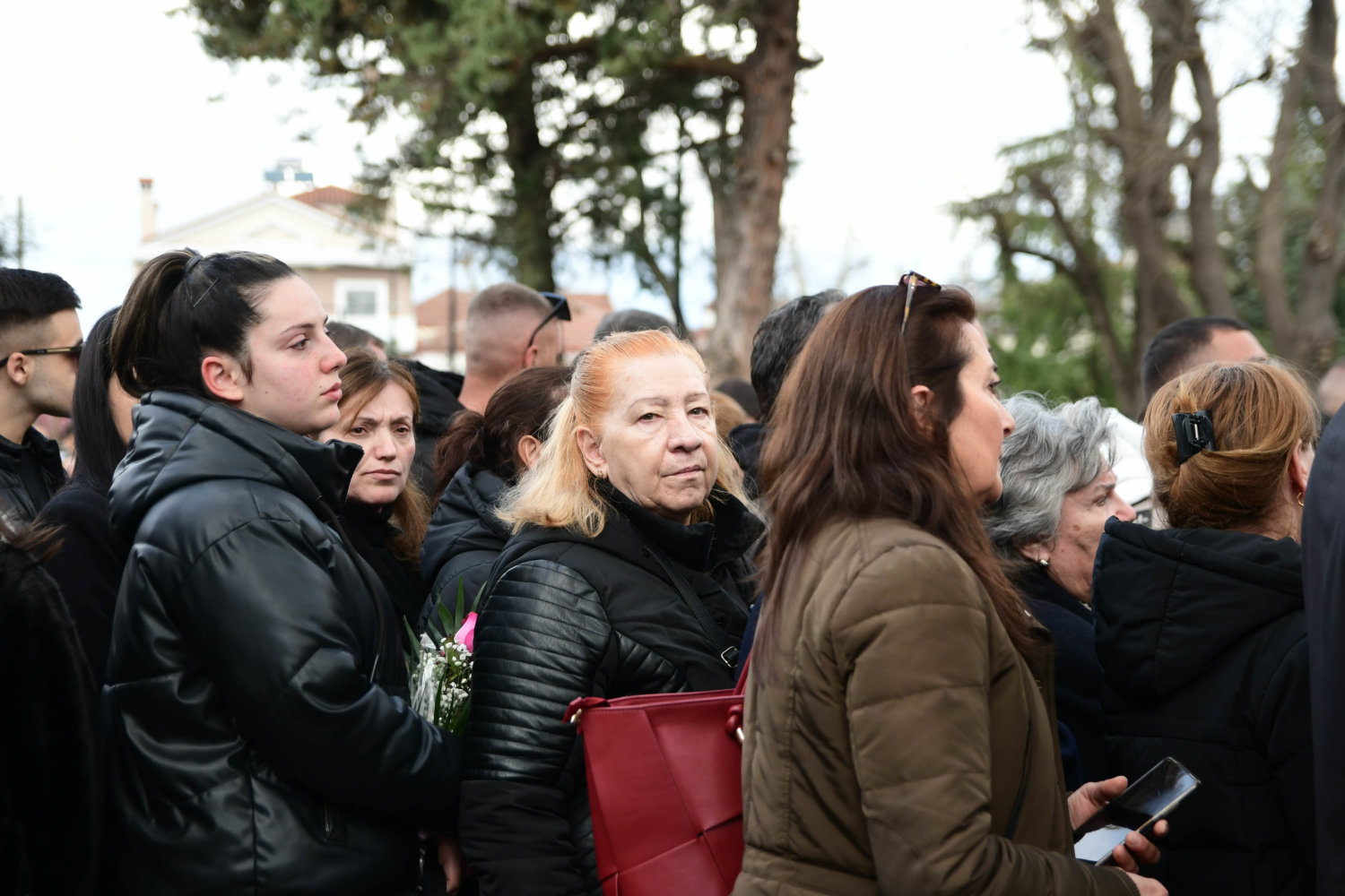 Λάρισα: Με την ελληνική σημαία στην "τελευταία της κατοικία" η ...