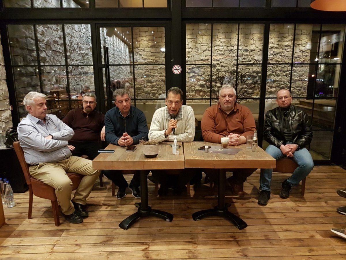 Ολομέλεια της ΔΑΚΕ Καθηγητών Λάρισας με παρουσία του Δημήτρη Πεππέ ...