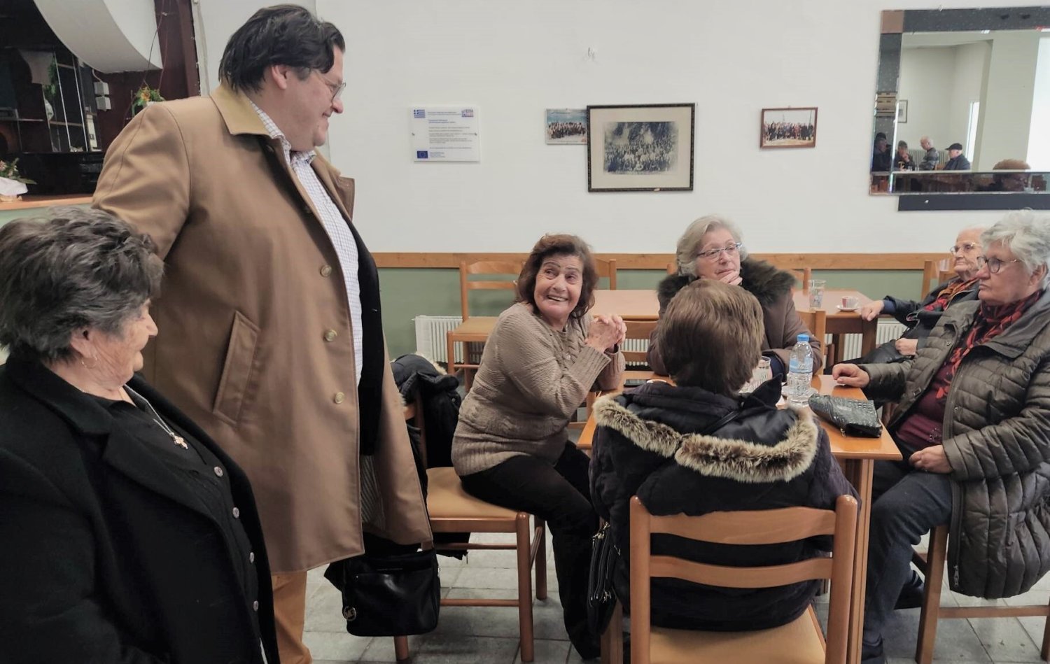 Στο ΚΑΠΗ Αμπελώνα ο Θ. Παπαλιάγκας: «Οι άνθρωποι της τρίτης ηλικίας ...