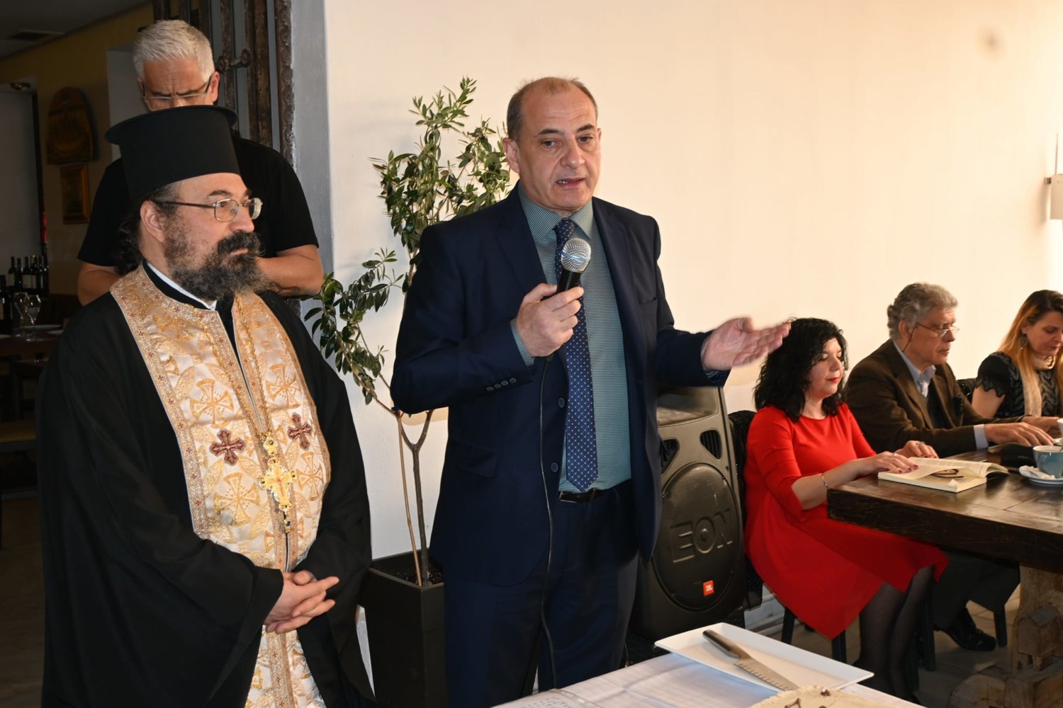 Εικόνες από την κοπή πίτας της "Πανθεσσαλικής Στέγης" - larissanet.gr