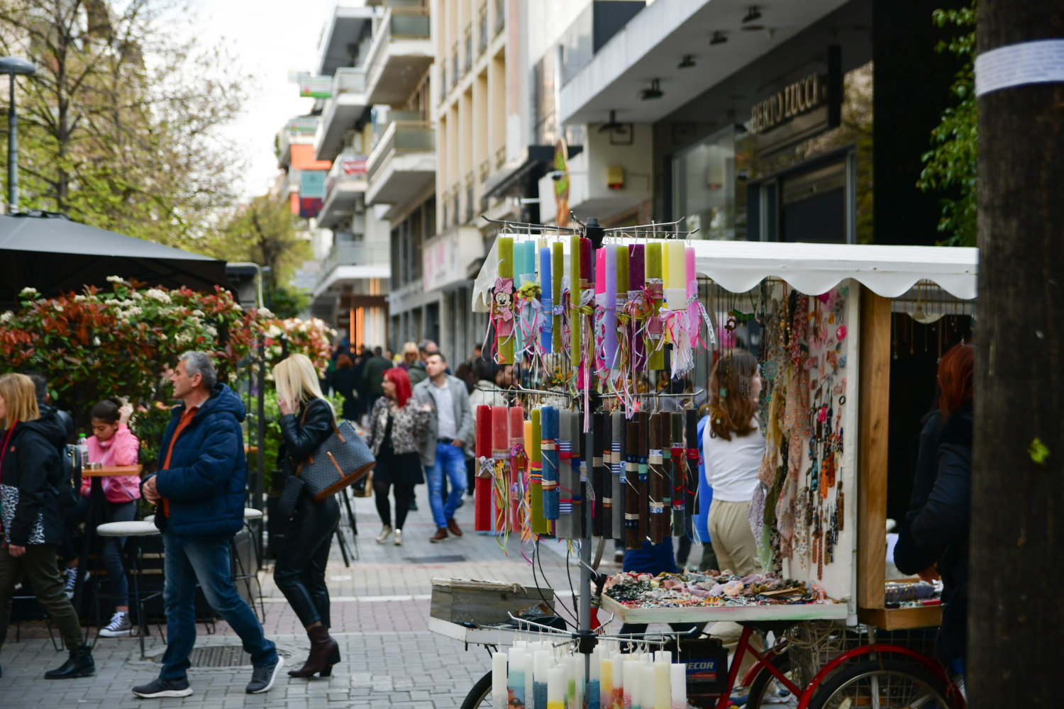 Εικόνες από την κίνηση σήμερα, Κυριακή των Βαΐων, στην αγορά της ...