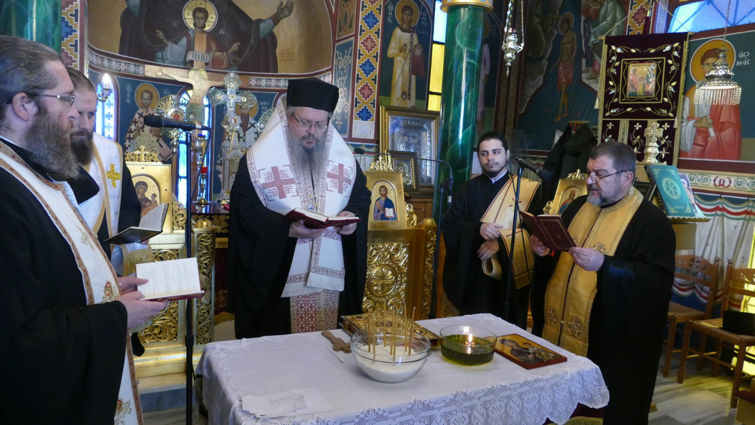 Ευχέλαιο στο Γενικό Νοσοκομείο Λάρισας (φωτ.) - larissanet.gr