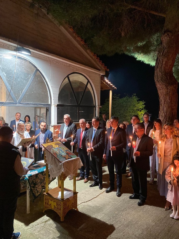 Γ. Μανώλης: "Το Άγιο Φως της Ανάστασης να γεμίσει τις ζωές όλων μας με ...