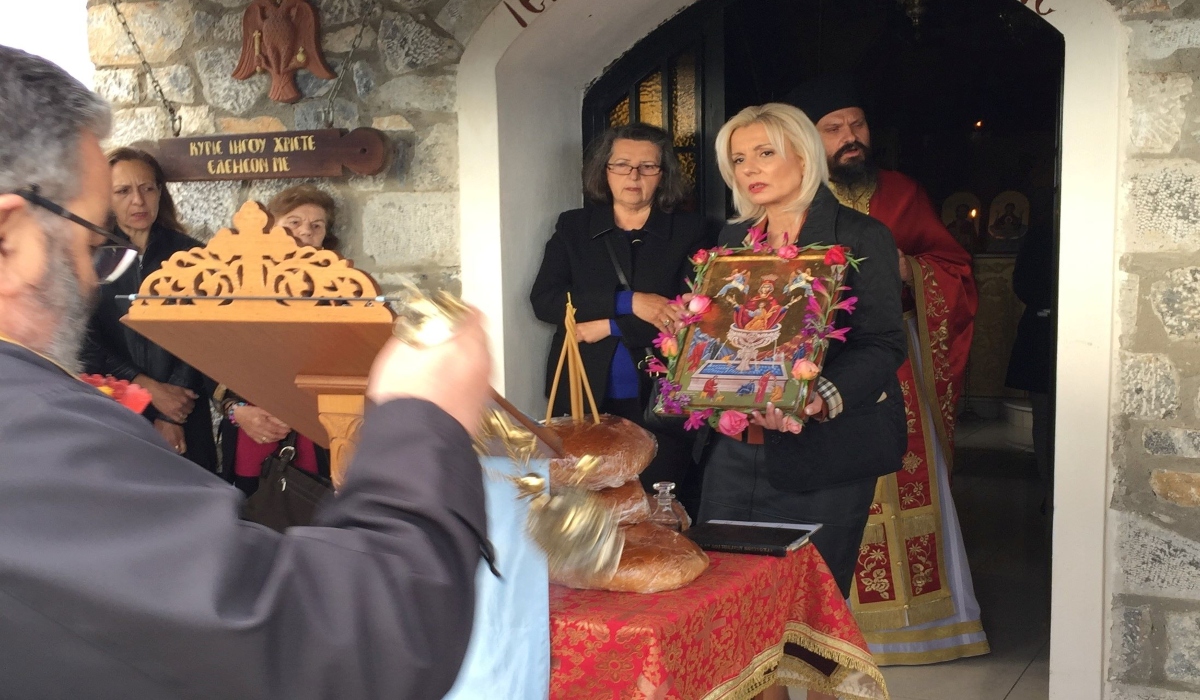 Ρένα Καραλαριώτου: «Πηγή Ζωής» η πίστη και οι παραδόσεις μας ...