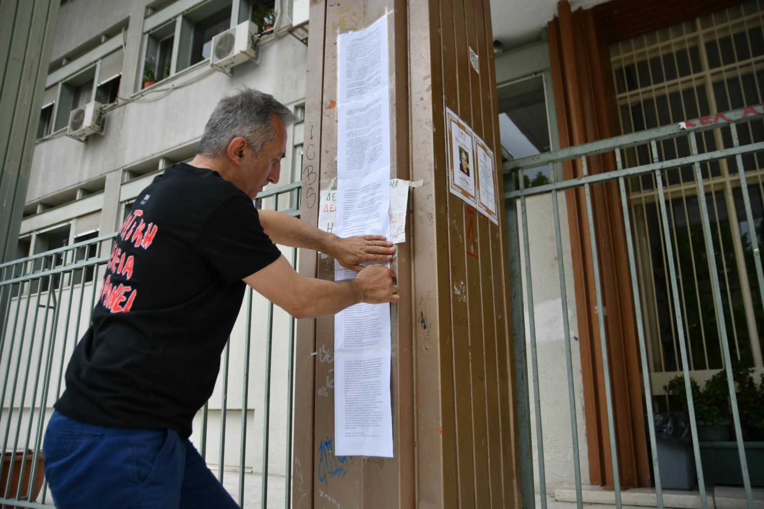 Ο Σύλλογος Πληγέντων Δυστυχήματος Τέμπη 28-02-23 θυροκόλλησε τα ...