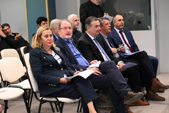 Δημοσιογραφία και πνευματικά δικαιώματα: Σύσσωμος ο ελληνικός Τύπος ...