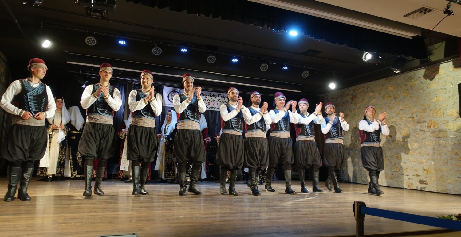 Στη 13η Γιορτή Ελληνικών χορών στο Άργος το Λύκειο Ελληνίδων Λάρισας ...