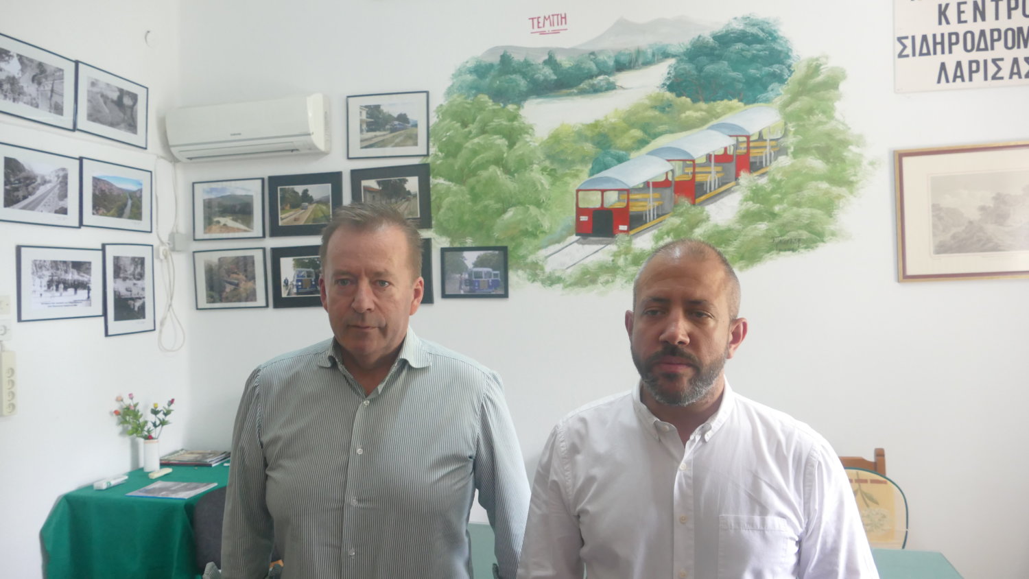 Β. Κόκκαλης και Αλ. Μεϊκόπουλος στο μηχανοστάσιο του ΟΣΕ στη Λάρισα ...