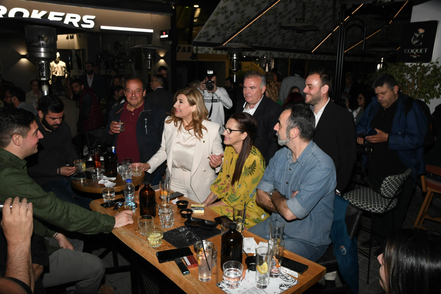 Χαλαρό ποτό για τους "πράσινους" μετά την ομιλία Ανδρουλάκη (φωτ ...