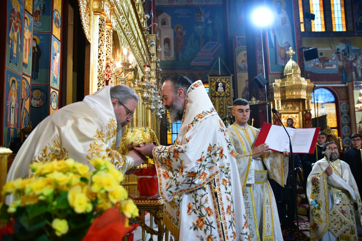 Λάρισα: Στον Άγιο Νικόλαο λειτούργησε ο Αρχιεπίσκοπος Αυστραλίας κ.κ ...