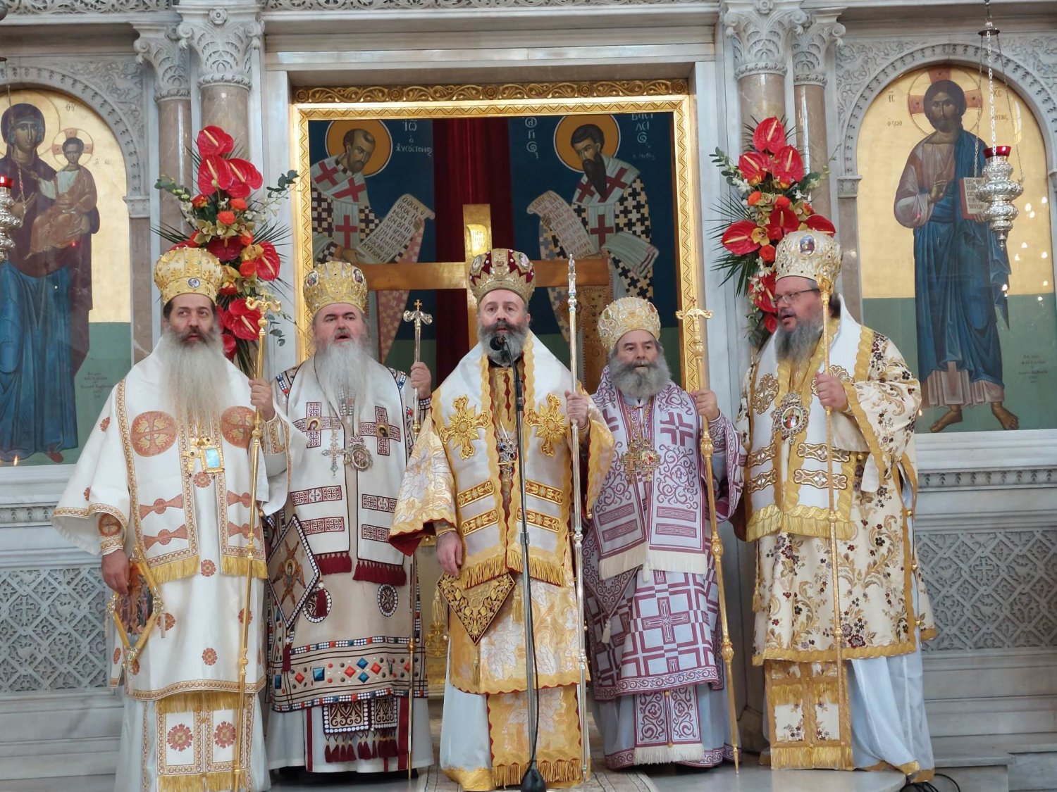 Λαμπρή Δοξολογία για τον Πολιούχο της Λάρισας Άγιο Αχίλλιο - "Ουρές ...