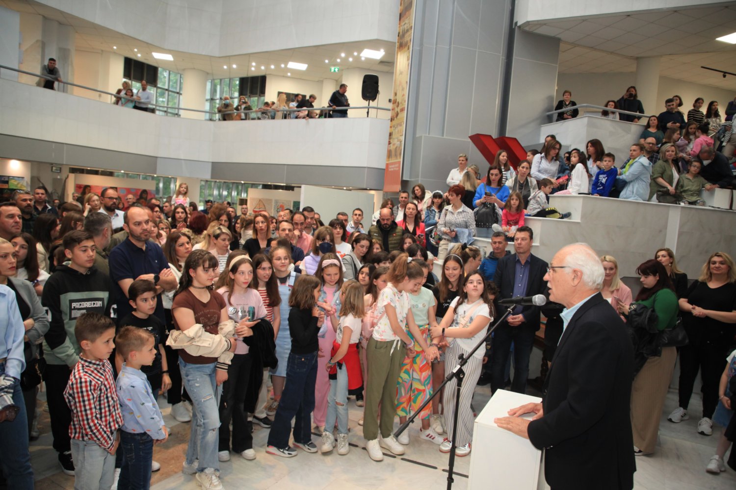 Εικόνες από τα εγκαίνια της έκθεσης τμημάτων του Ελεύθερου Εργαστηρίου ...