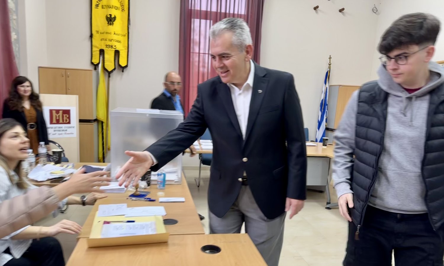 Μάξιμος Χαρακόπουλος: Mαζί με το γιο του στην κάλπη - Ψηφίζουμε ...