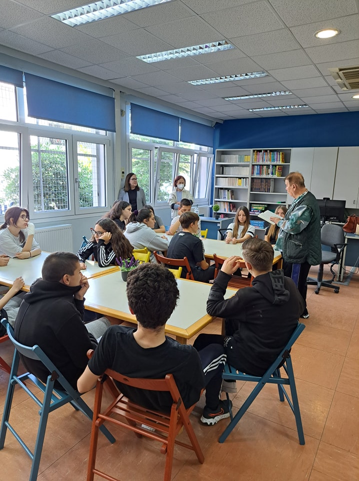 Όταν οι μαθητές του 5ου Γυμνασίου Λάρισας συνάντησαν τον συγγραφέα ...