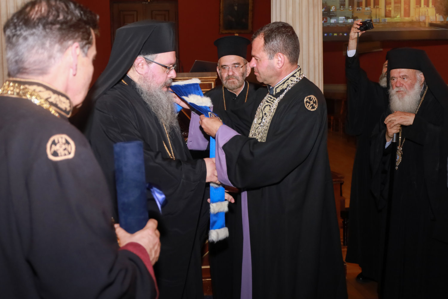 Λαρίσης Ιερώνυμος: Επίτιμος Διδάκτορας του ΕΚΠΑ - Εικόνες από την ...