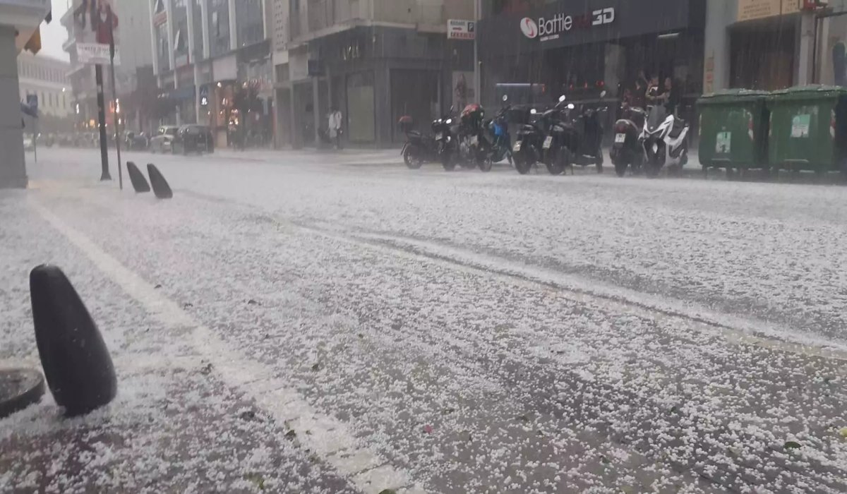 «Άσπρισαν» τα Γιάννενα από σφοδρή χαλαζόπτωση - Εικόνες... χειμώνα στις ...