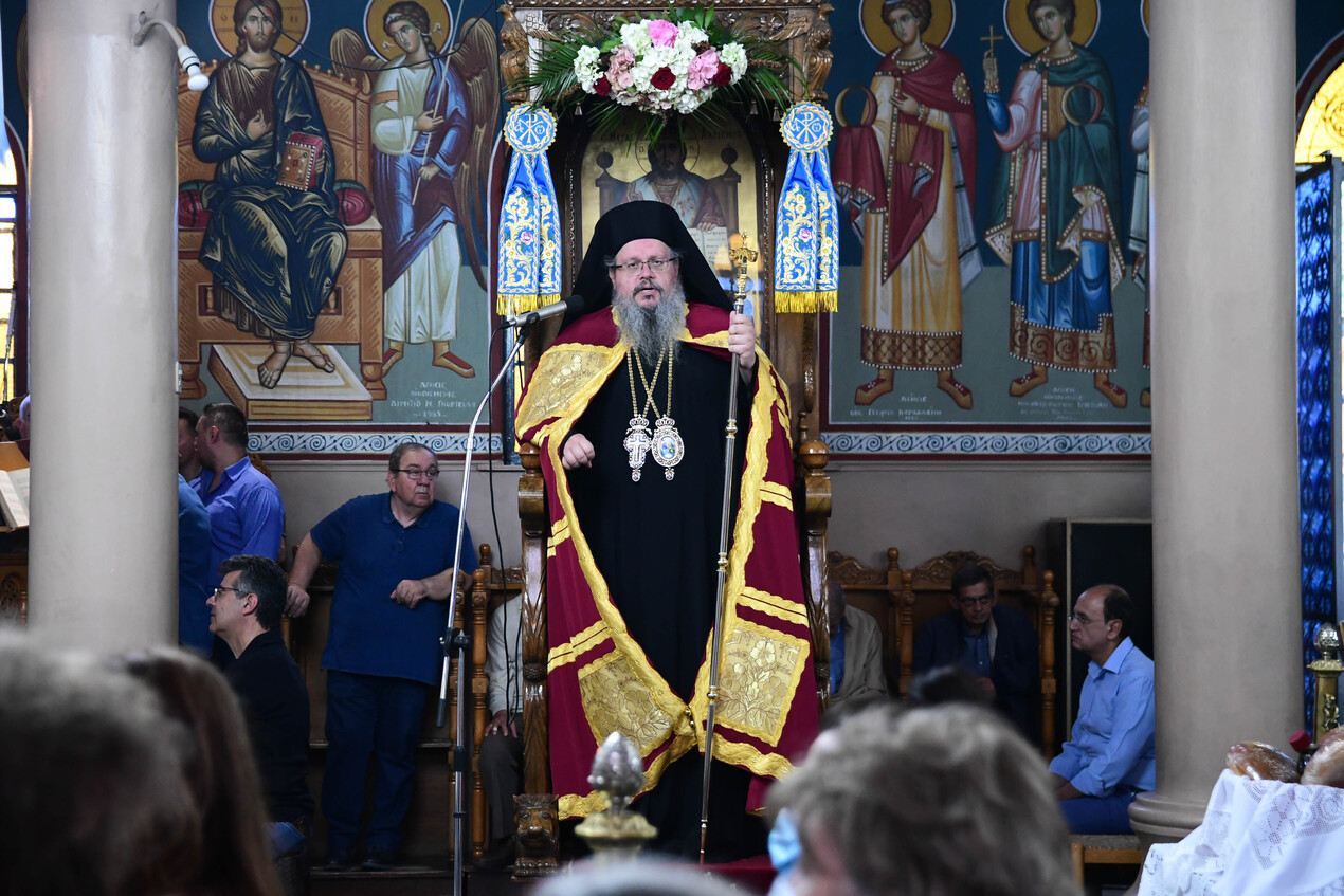 Λάρισα: Πλήθος πιστών στον Ι.Ν. Αγίας Τριάδος για τον Πανηγυρικό ...