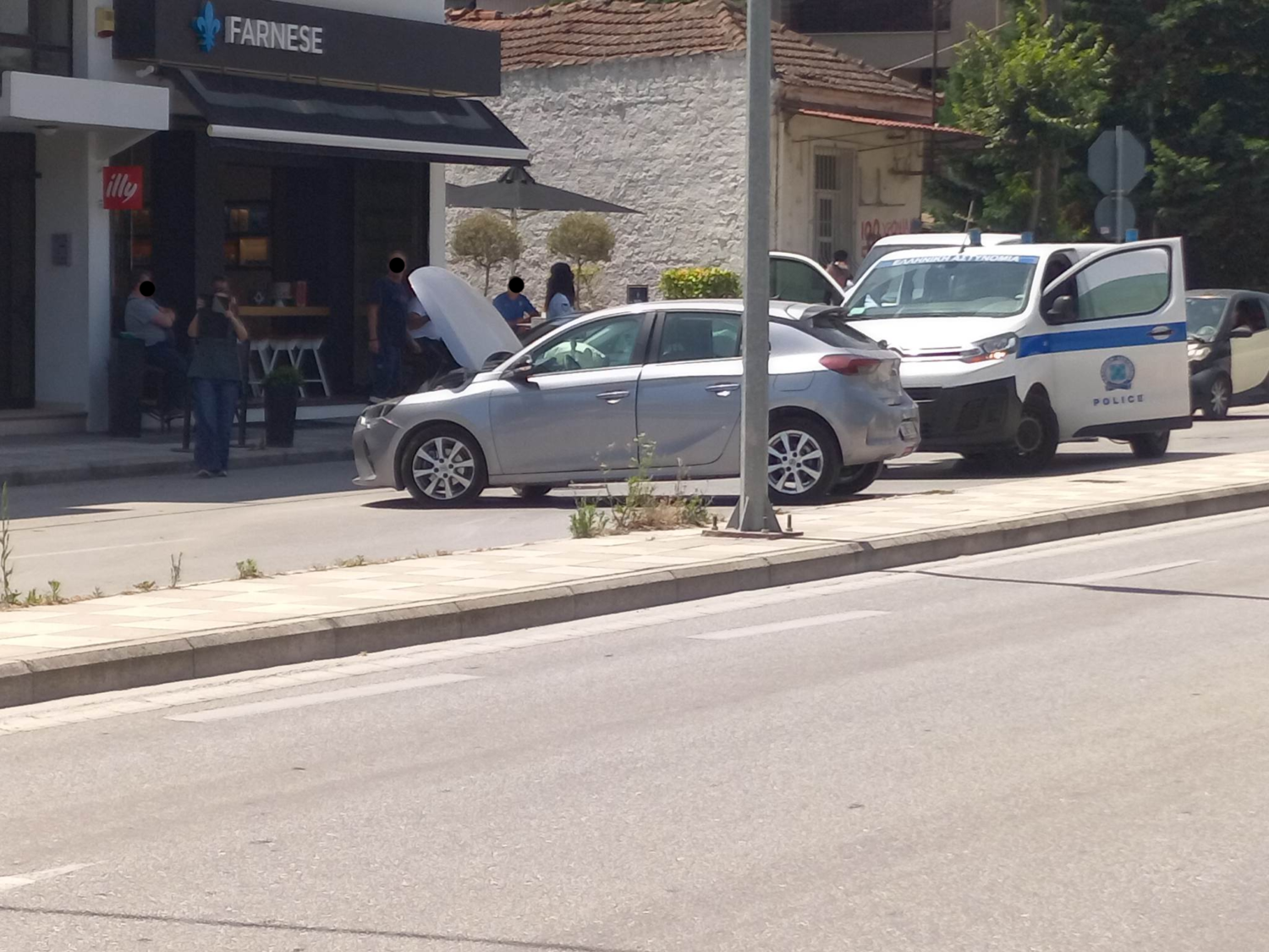 Λάρισα: Τροχαίο ατύχημα στην οδό Αεροδρομίου (φωτ.) - larissanet.gr