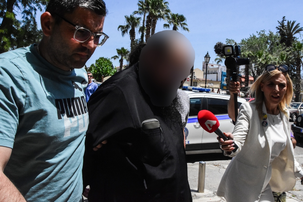 Τι λέει ο πατέρας του 12χρονου που δέχτηκε άσεμνο υλικό από τον ιερέα ...