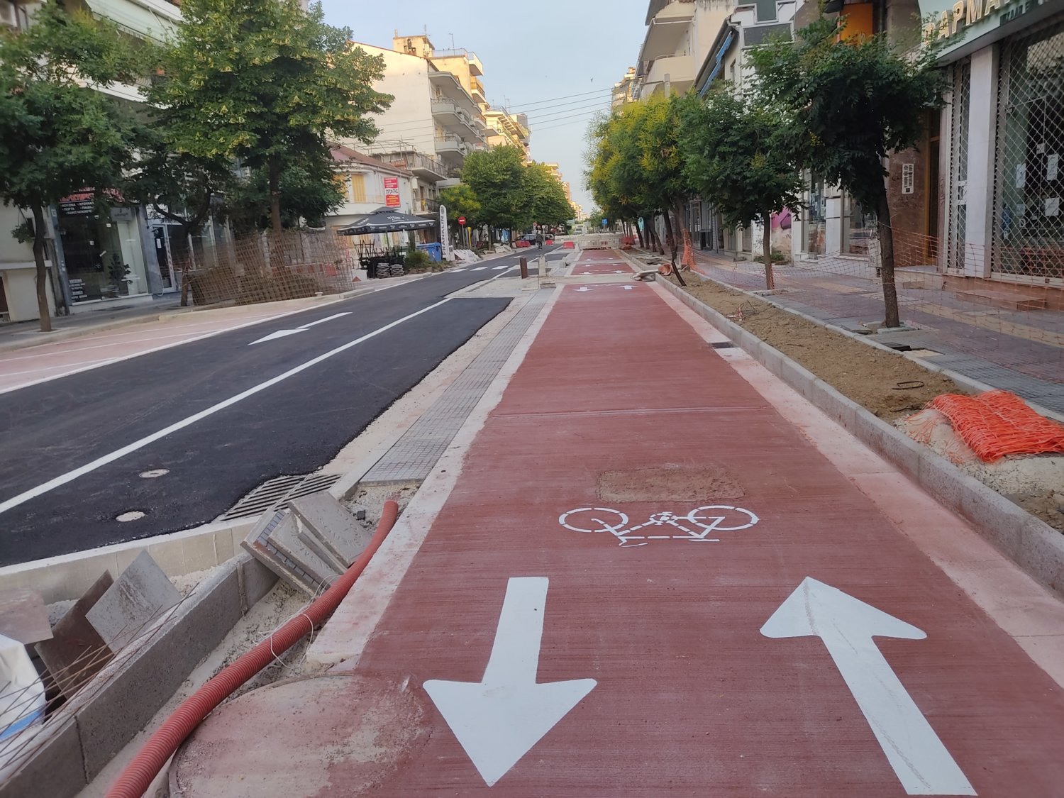 Λάρισα: Κανονικά η κίνηση των οχημάτων στην οδό Νικηταρά (φωτ ...