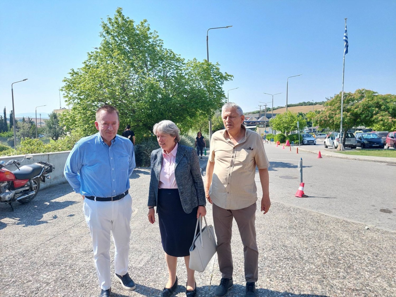 Στο Πανεπιστημιακό Νοσοκομείο Λάρισας η Αθηνά Λινού (φωτ. & βίντεο ...