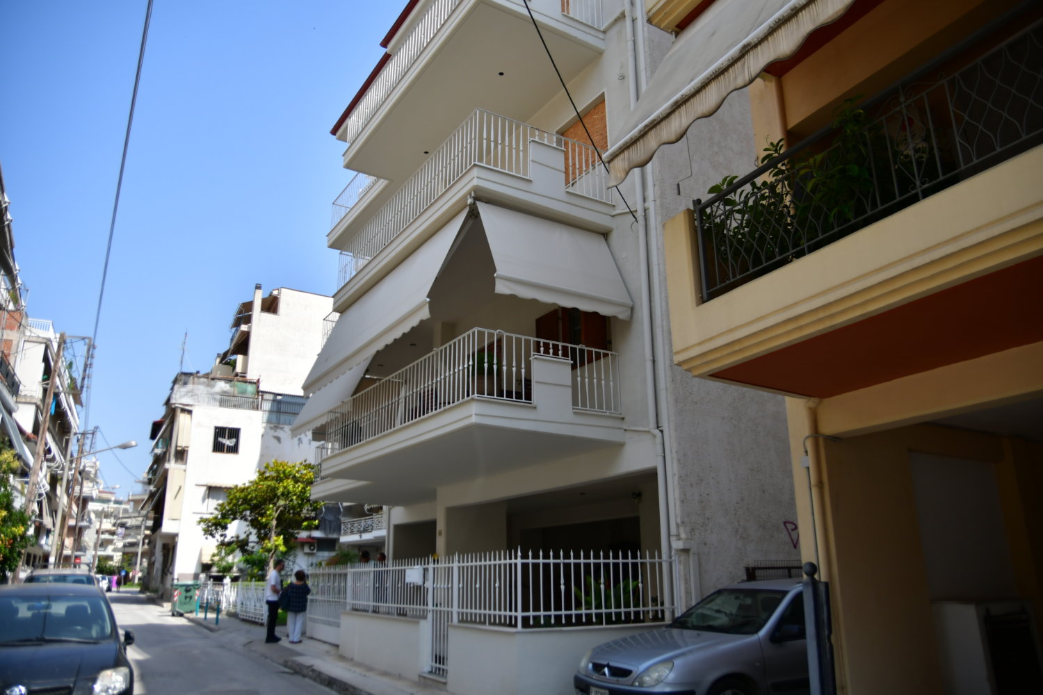 Λάρισα: Εκρήξεις σε πυλωτή πολυκατοικίας τα ξημερώματα του Σαββάτου ...