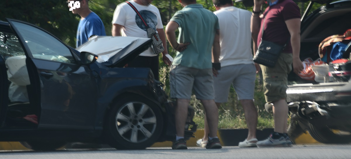Τροχαίο με υλικές στην Π.Ε.Ο. Λάρισας-Θεσσαλονίκης (φωτ.) - larissanet.gr