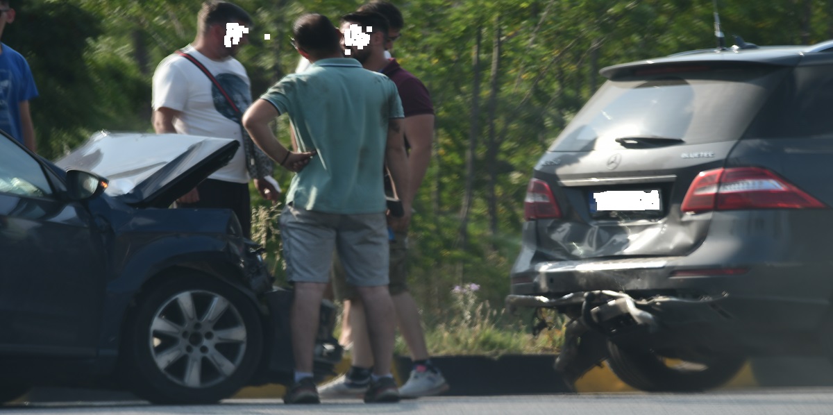 Τροχαίο με υλικές στην Π.Ε.Ο. Λάρισας-Θεσσαλονίκης (φωτ.) - larissanet.gr