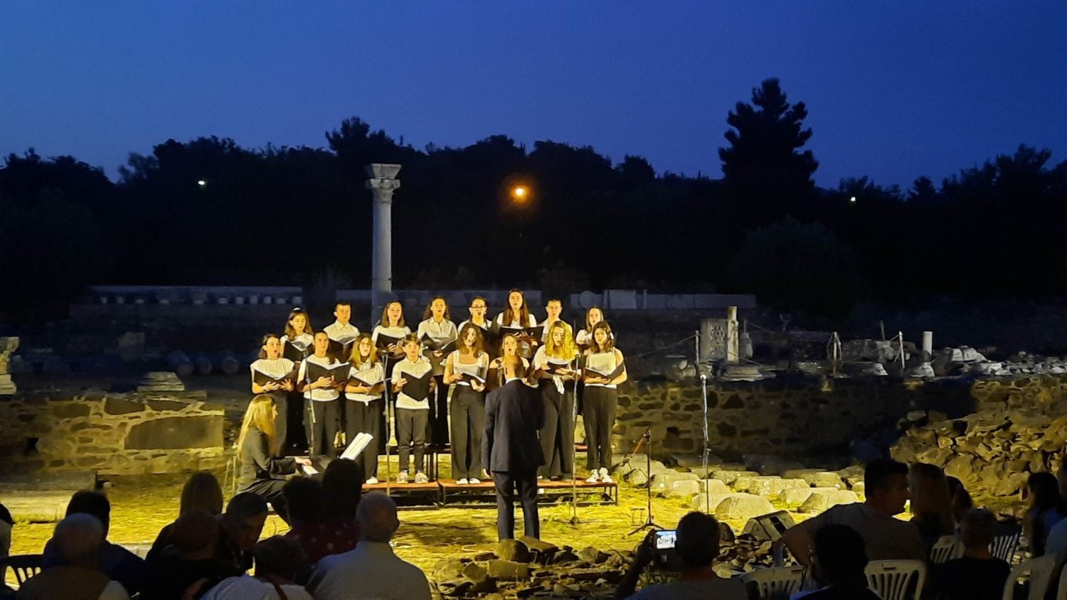Η παιδική χορωδία του Σ.Ω.Λ. στο 1ο Φεστιβάλ Παιδικών Χορωδιών Αγχιάλου ...