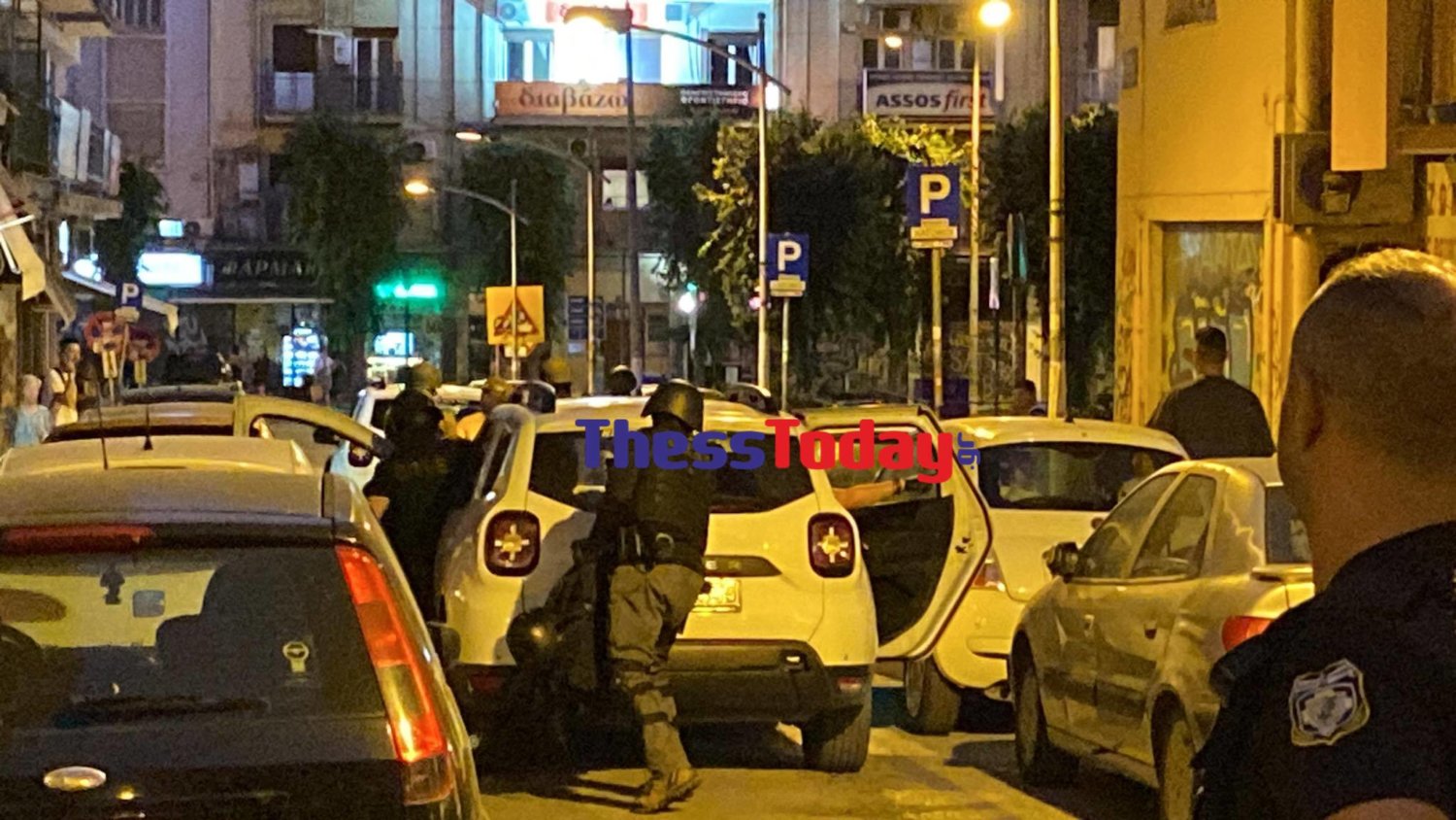 Στα χέρια της ΕΛΑΣ ο 50χρονος που ταμπουρώθηκε σε διαμέρισμα ενώ είχε ...