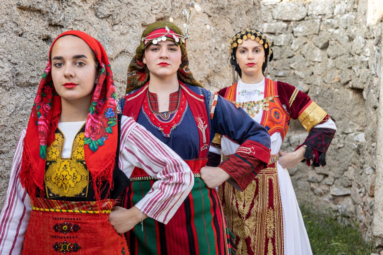 Ιδιαίτερο λεύκωμα φωτογραφιών από τον Μορφωτικό Σύλλογο Τυρνάβου ...