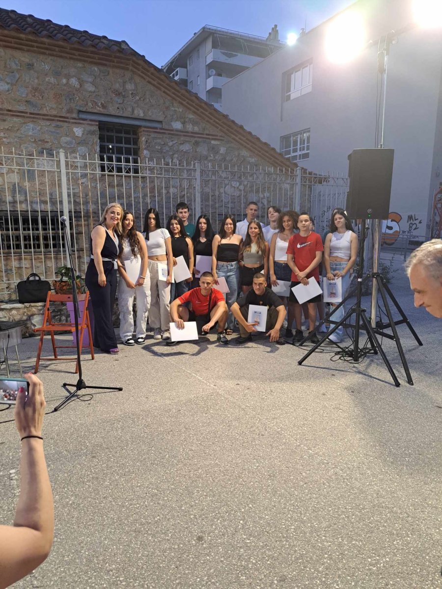 Τελετή αποφοίτησης στο 5ο Γυμνάσιο Λάρισας (φωτ.) - larissanet.gr