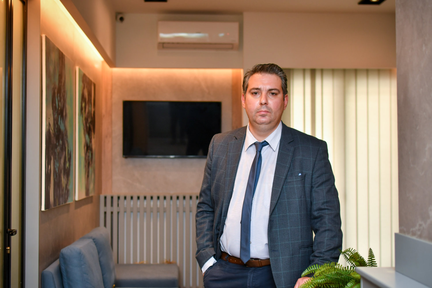 Χρυσοβαλάντης Έξαρχος: Χειρουργεί με επιτυχία με τα πιο υπερσύγχρονα ...