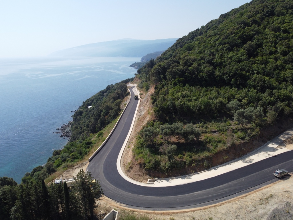 Ασφαλτοστρώνεται πάνω από το 50% του νέου παραλιακού άξονα Ρακοπόταμος ...